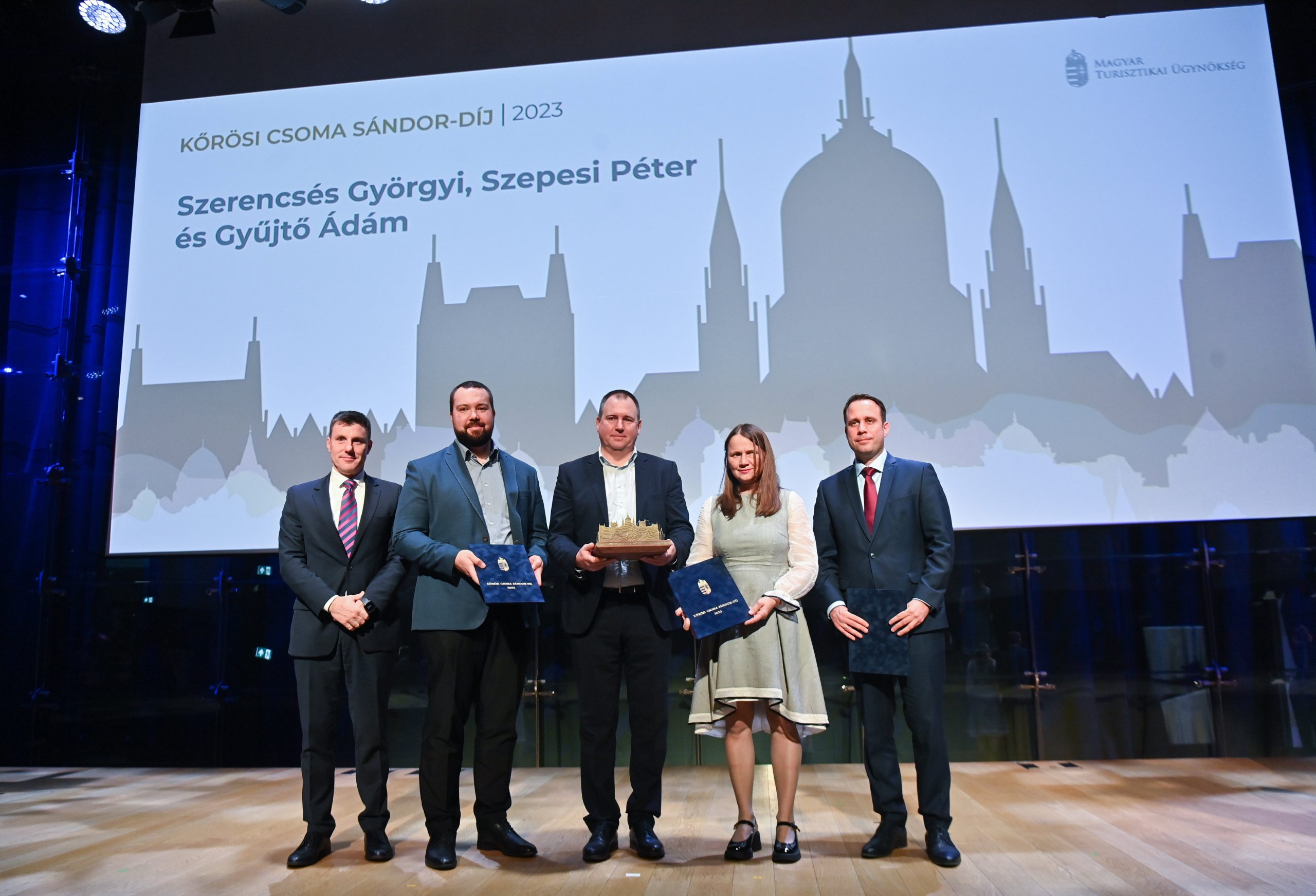 Kőrösi Csoma Sándor-díjas lett a kétútközi Graefl-kastélyt újra életre ...